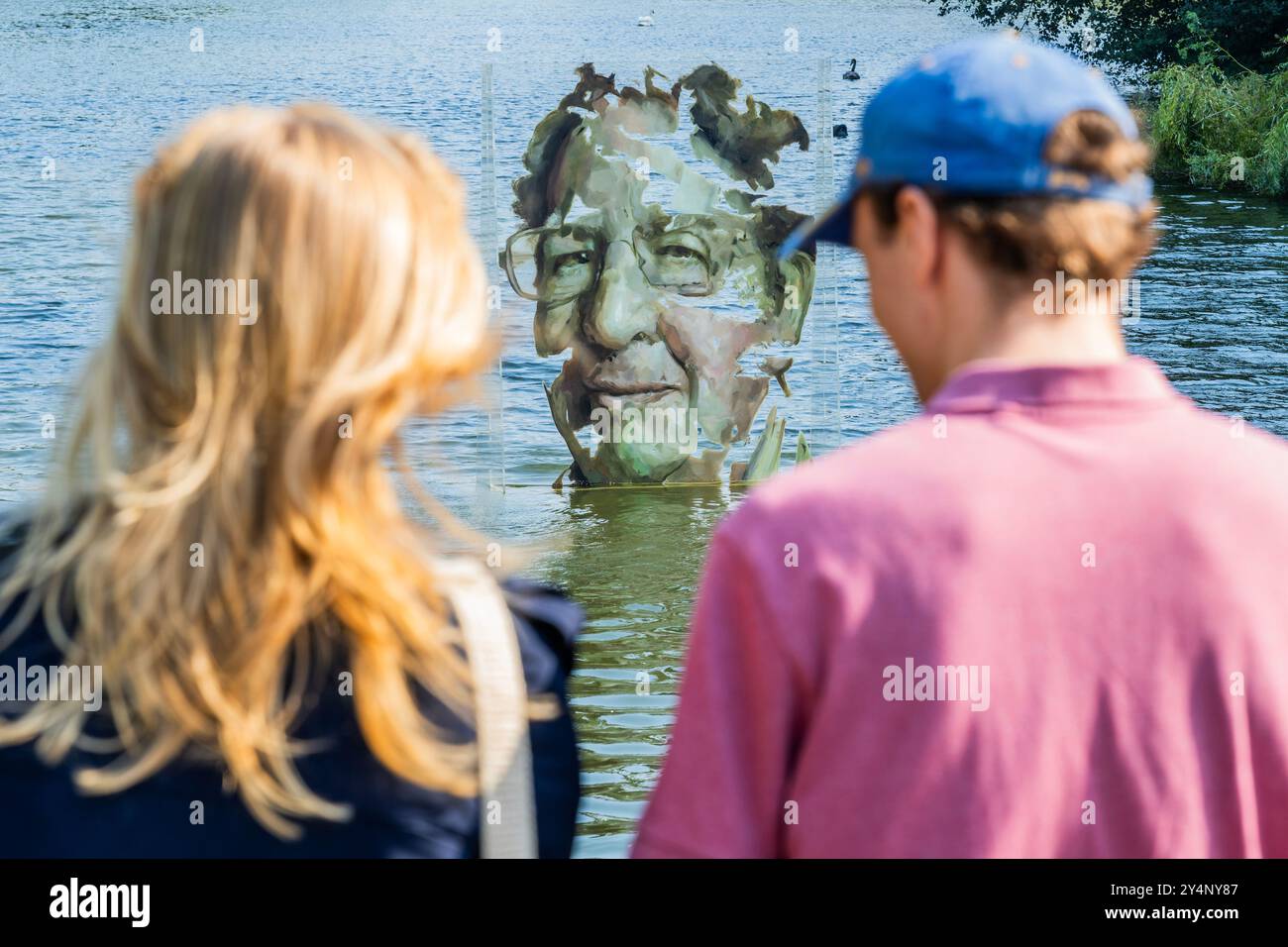 London, UK. 19 Sep 2024. Sunny weather boosts visitors on the bridge ...