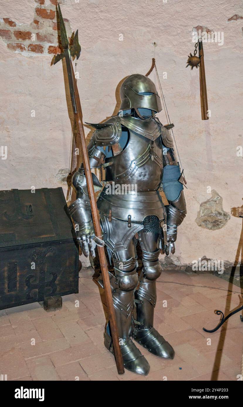 Medieval full plate armour hi-res stock photography and images - Alamy