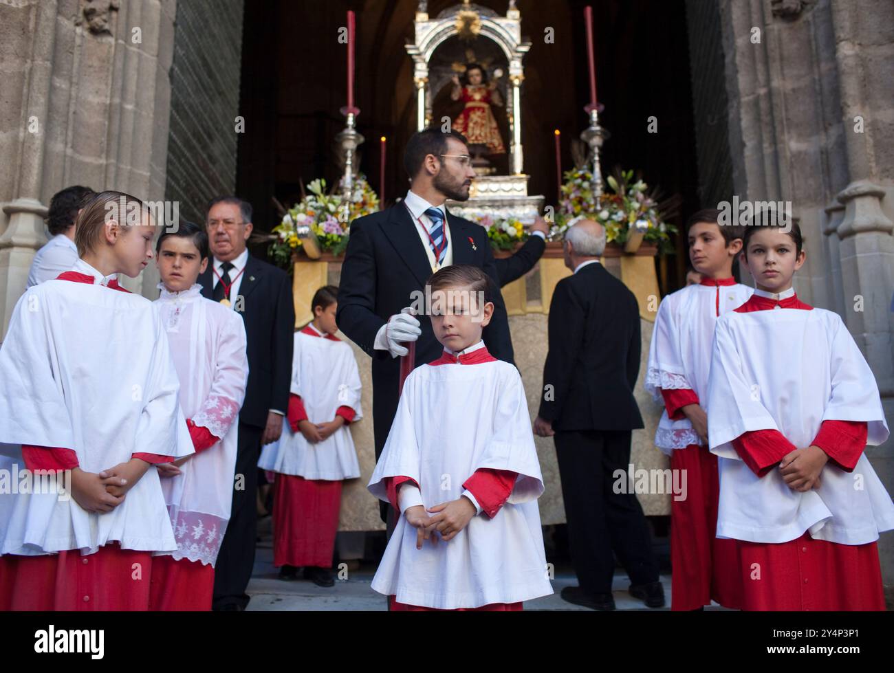 Processional attire hi-res stock photography and images - Alamy