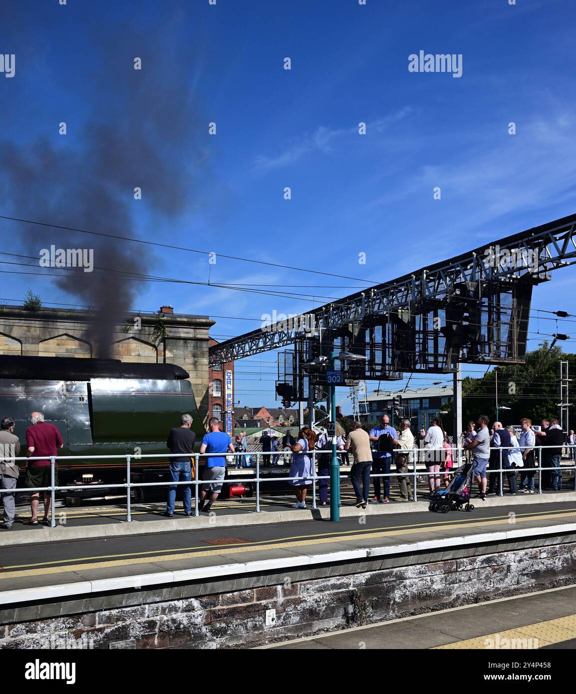 Battle of Britain Class Pacific No 34067 Tangmere attracts a crowd at ...