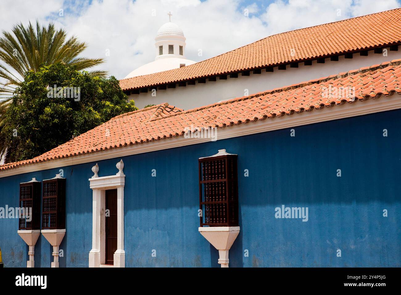 Spanish colonial house hi-res stock photography and images - Alamy