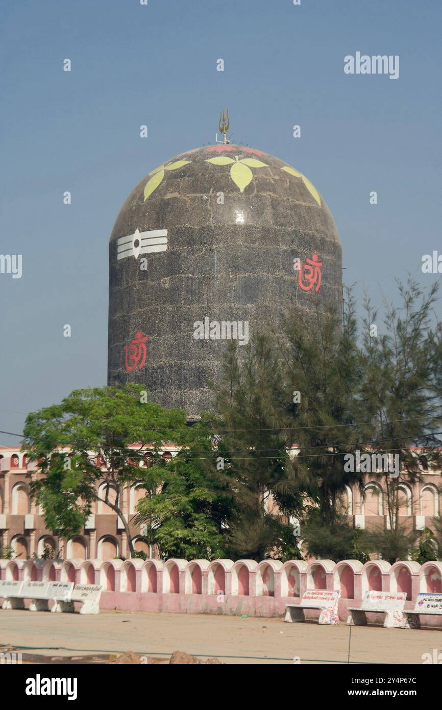 Khambhat, Gujarat / India - January 11, 2017 : A huge Shivling temple ...