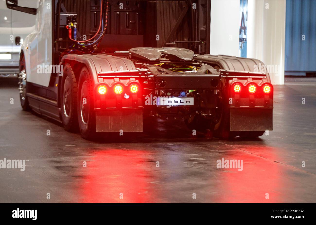 IAA Transportation Prpbefahrt eines Tesla Semi LKW bei der IAA ...