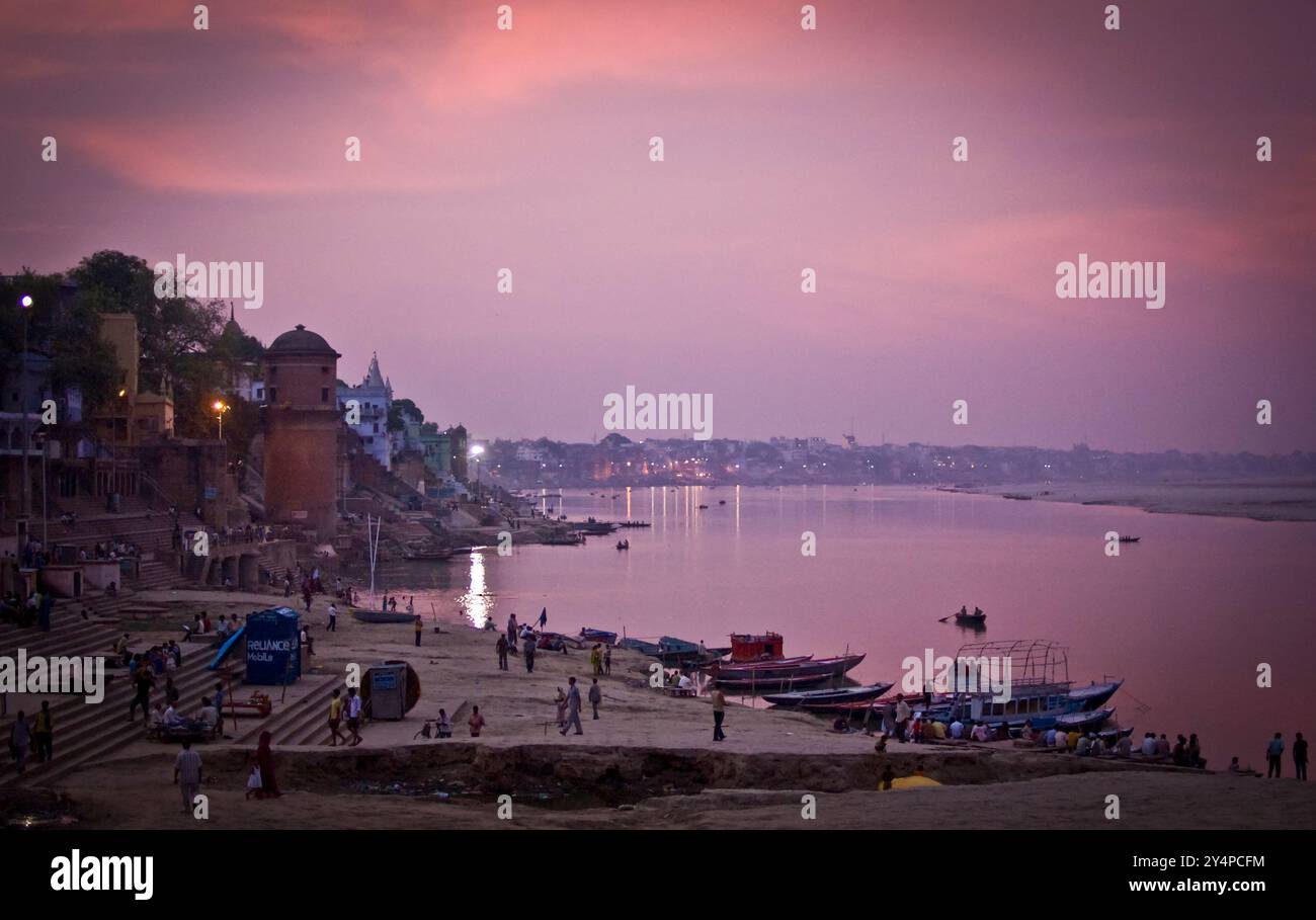 Monsoon rains and pilgrims and cremation rituals by the River Ganges ...