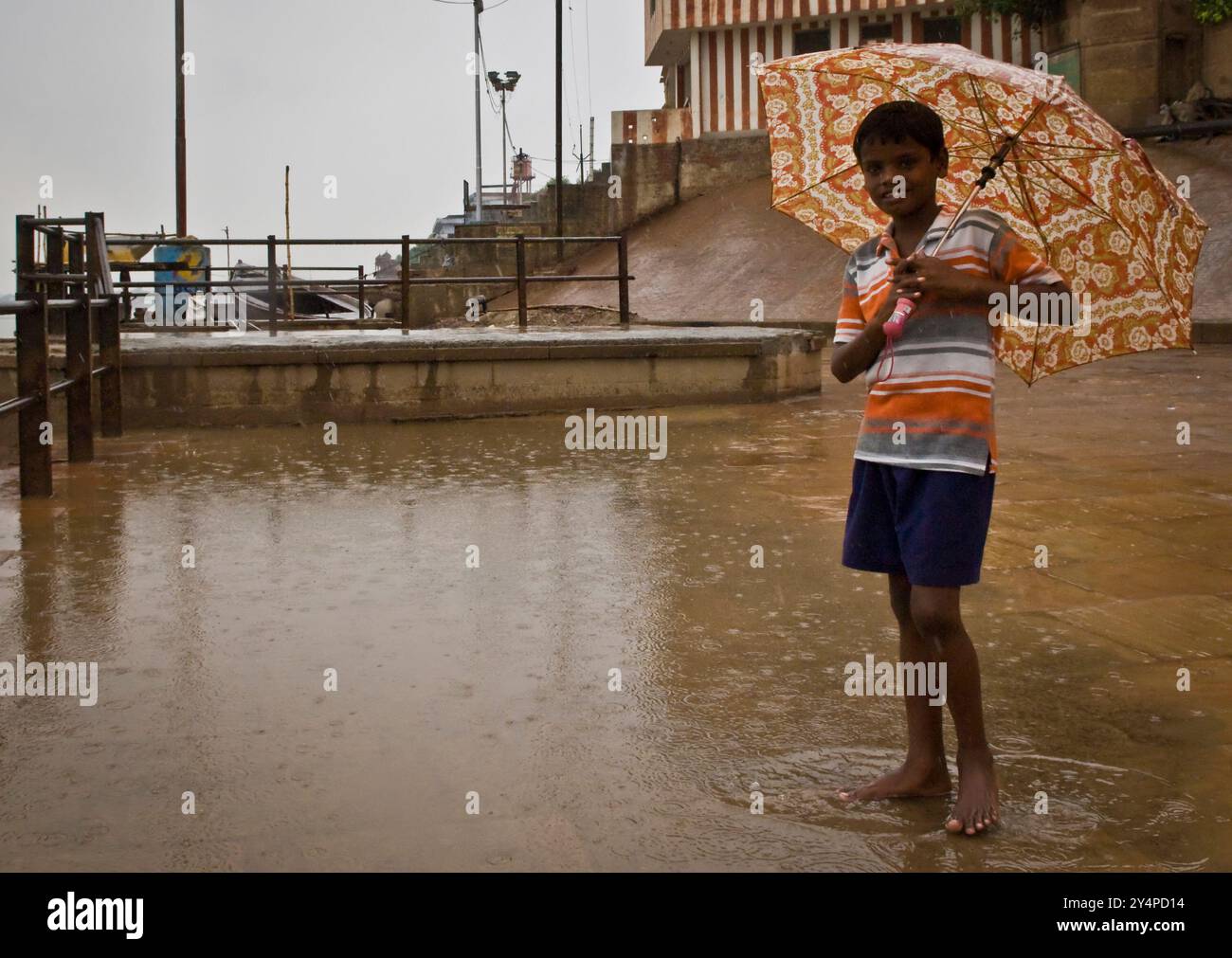 Monsoon rains and pilgrims and cremation rituals by the River Ganges ...