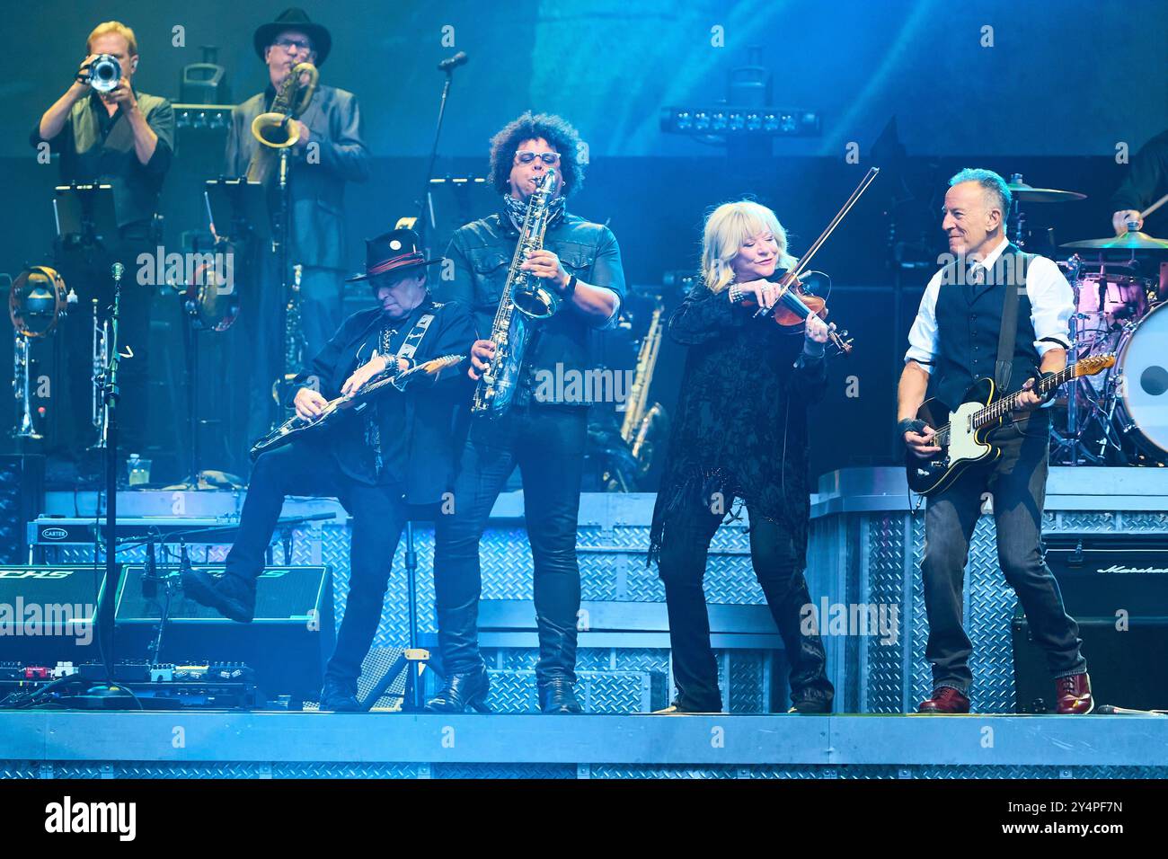 Bruce Springsteen perform on stage during Bruce Springsteen and The E ...