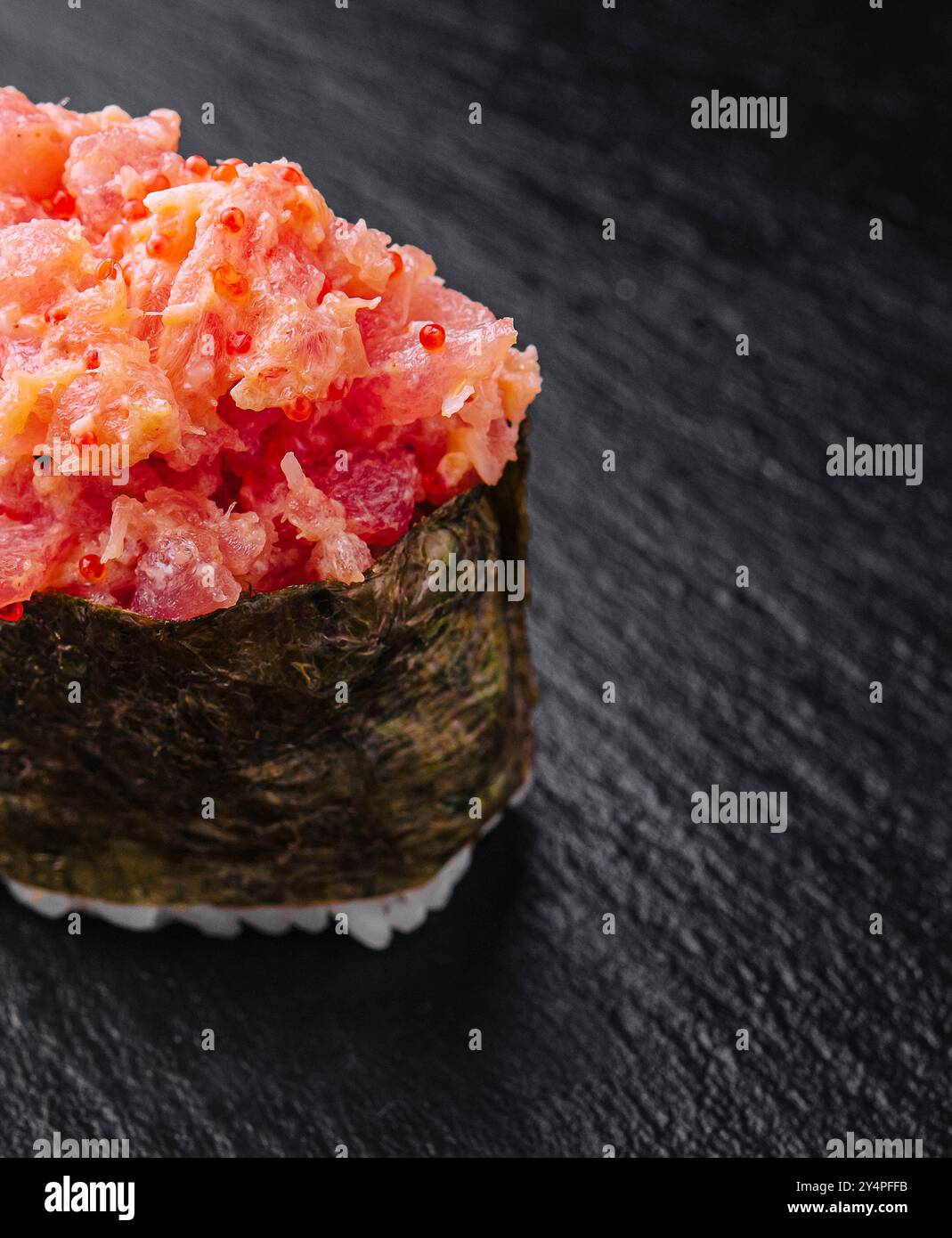 Gunkan sushi with tuna and tobiko on black Stock Photo - Alamy