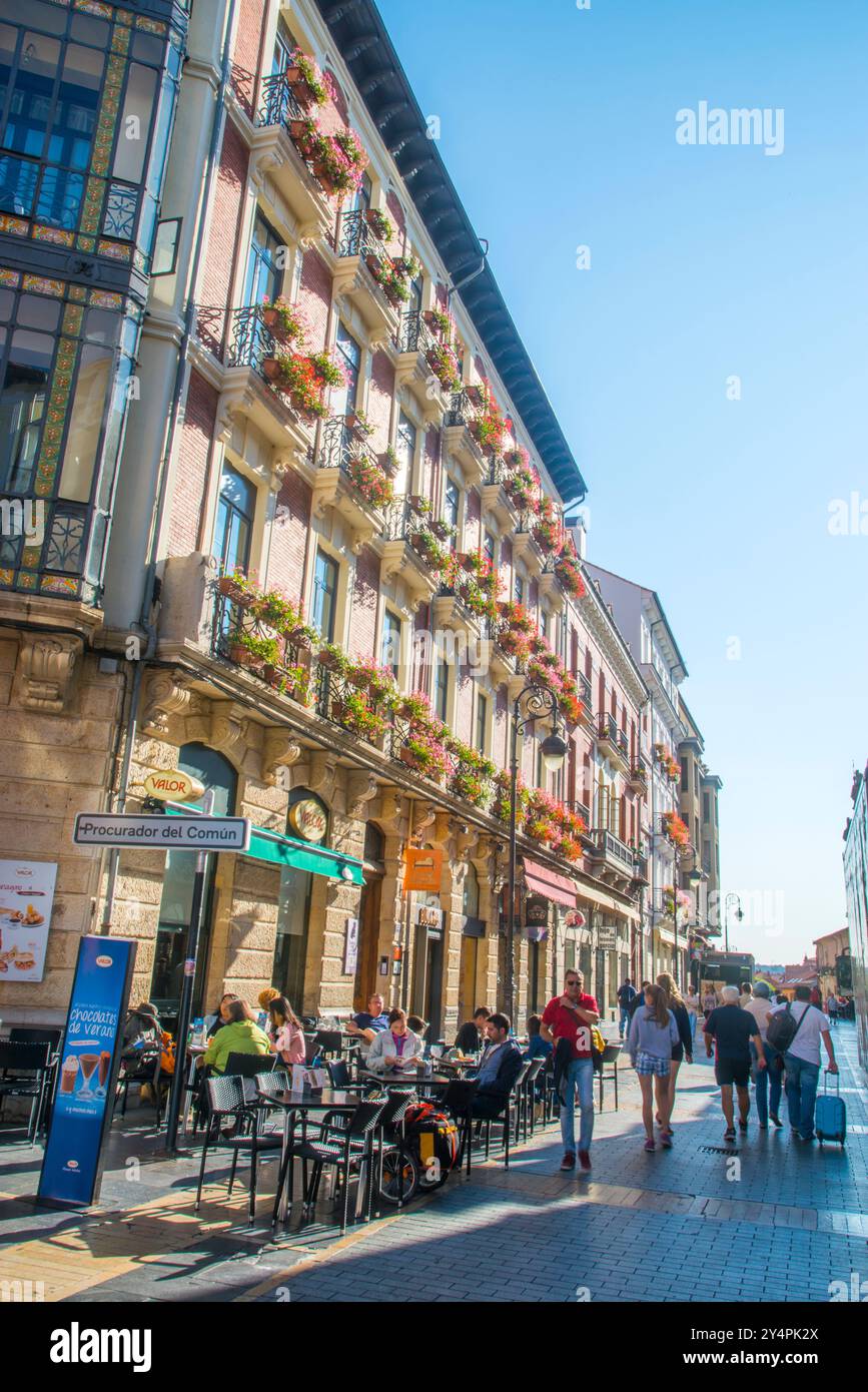 Leon streetscape hi-res stock photography and images - Alamy