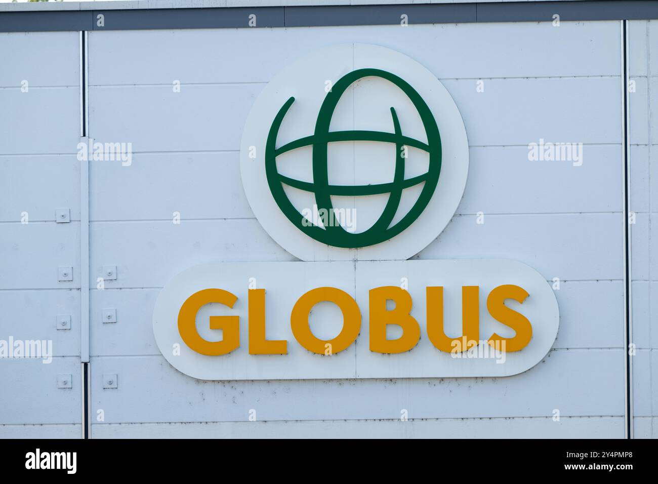 Globus-Logo auf der Fassade eines Einkaufszentrums , Deutschland, 19.09 ...