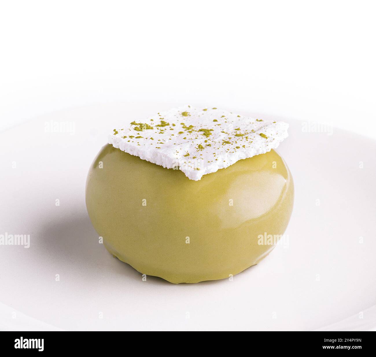 Trendy green mousse cake hi-res stock photography and images - Alamy