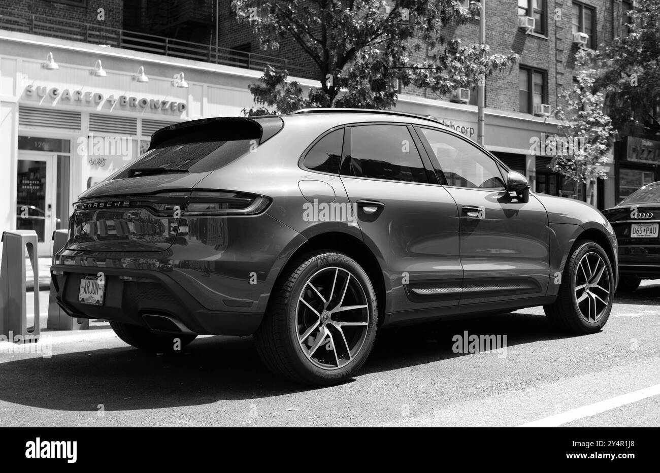 Suv usa t Black and White Stock Photos & Images - Alamy
