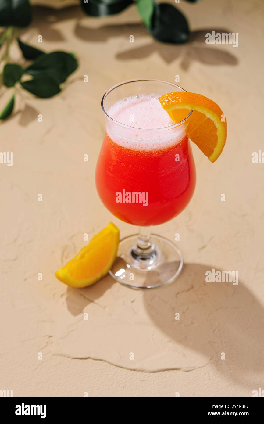 Red alcohol cocktail hi-res stock photography and images - Alamy