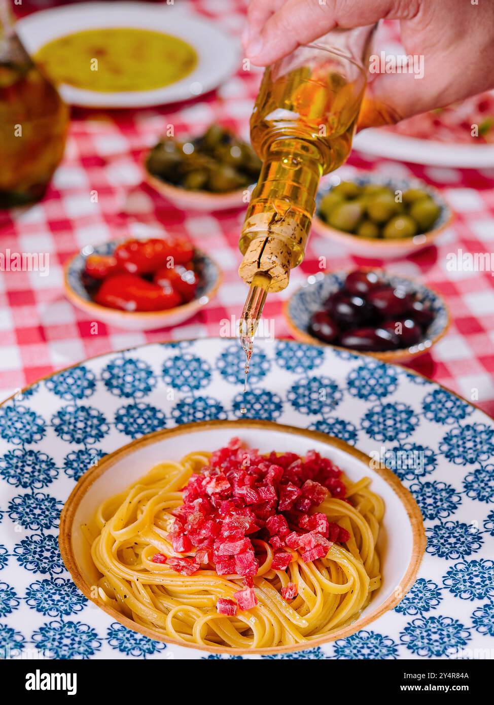 Pouring cream cheese pasta sauce hi-res stock photography and images ...