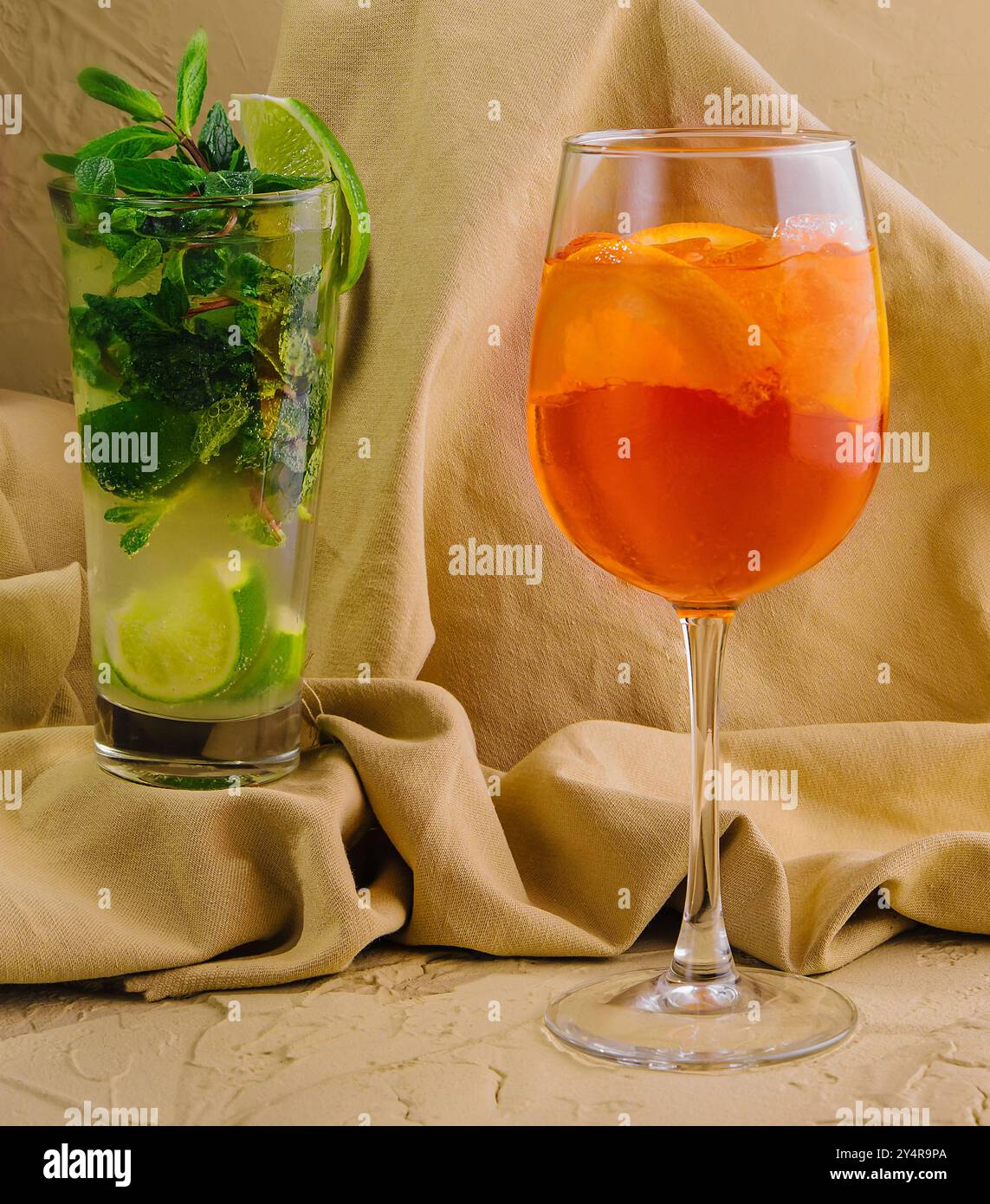 Two cocktails aperol spritz hi-res stock photography and images - Alamy