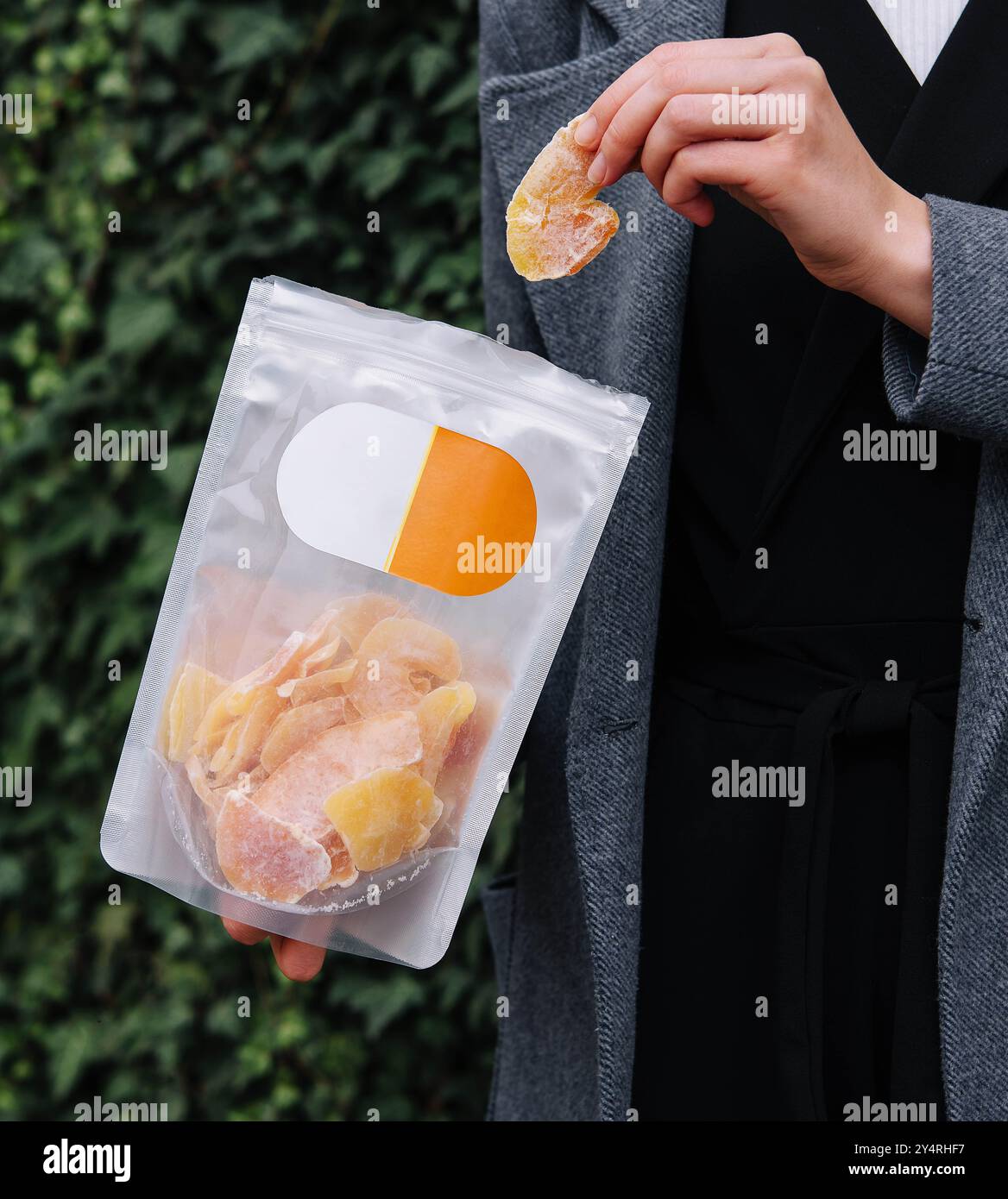Girl eating mango hi-res stock photography and images - Alamy