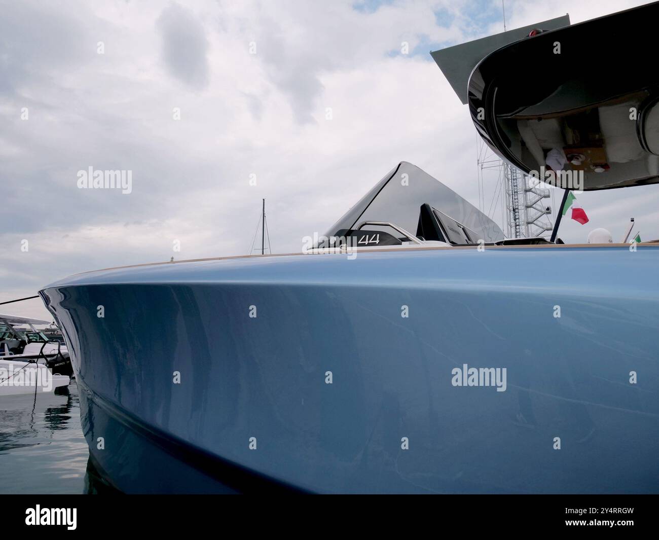 Genoa - Genoa 19/9/2024: motorboats dominated by Renzo Piano's new ...