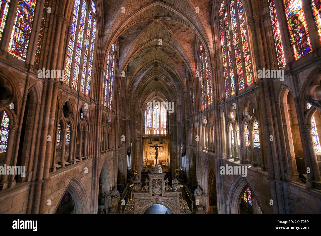 Leon cathedral interior sunlight hi-res stock photography and images ...