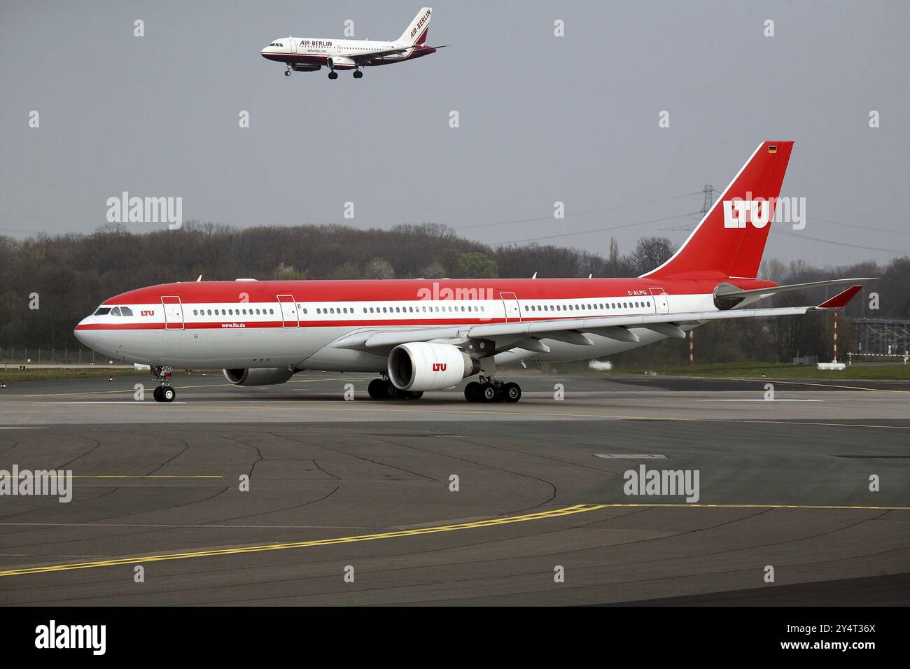 Duesseldorf International Airport, LTU, Air Berlin, Boeing 737-200 ...