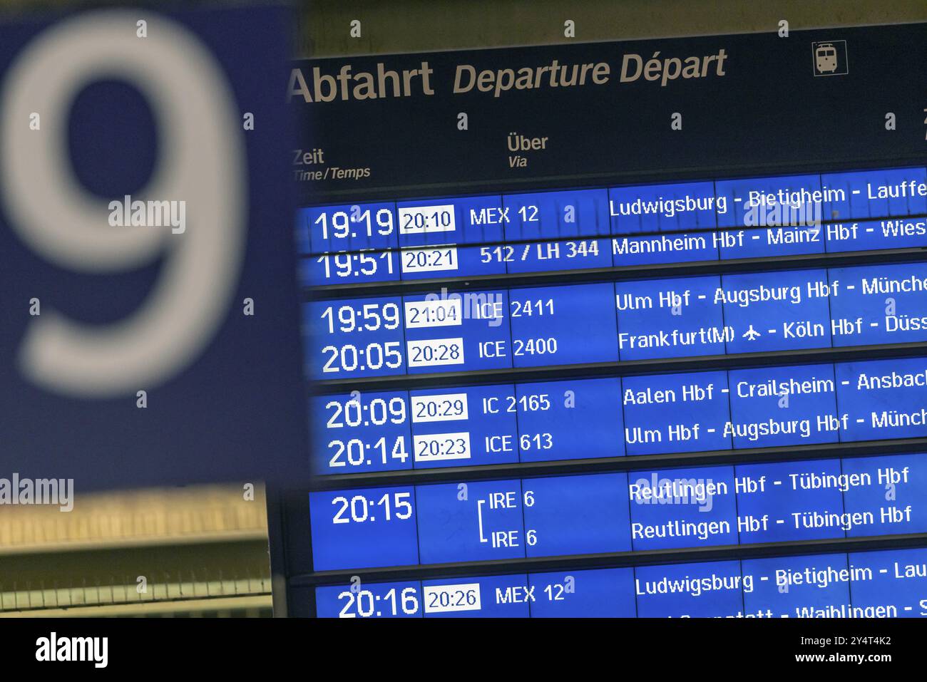 Rail traffic out of control. Trains are running late at Stuttgart ...