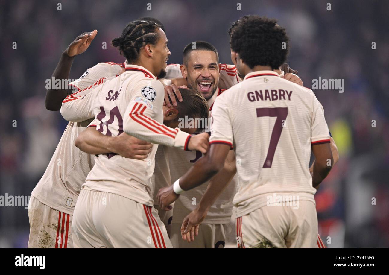 Goal celebration Harry Kane FC Bayern Muenchen FCB (09) Serge Gnabry FC ...