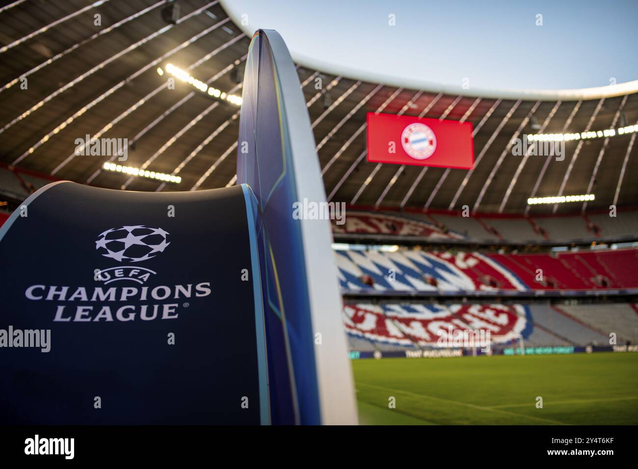 Arch, Arch, Tor tor, Scoreboard, Logo FC Bayern Munich, Champions ...