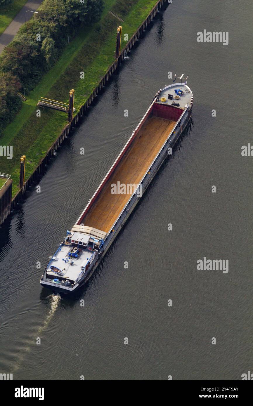 Aerial view barges on river hi-res stock photography and images - Alamy