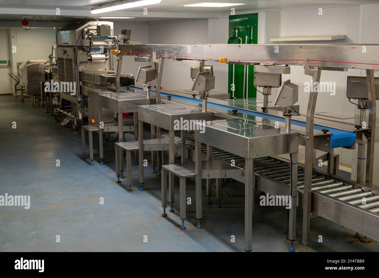 fruit and vegetable packing line Stock Photo - Alamy