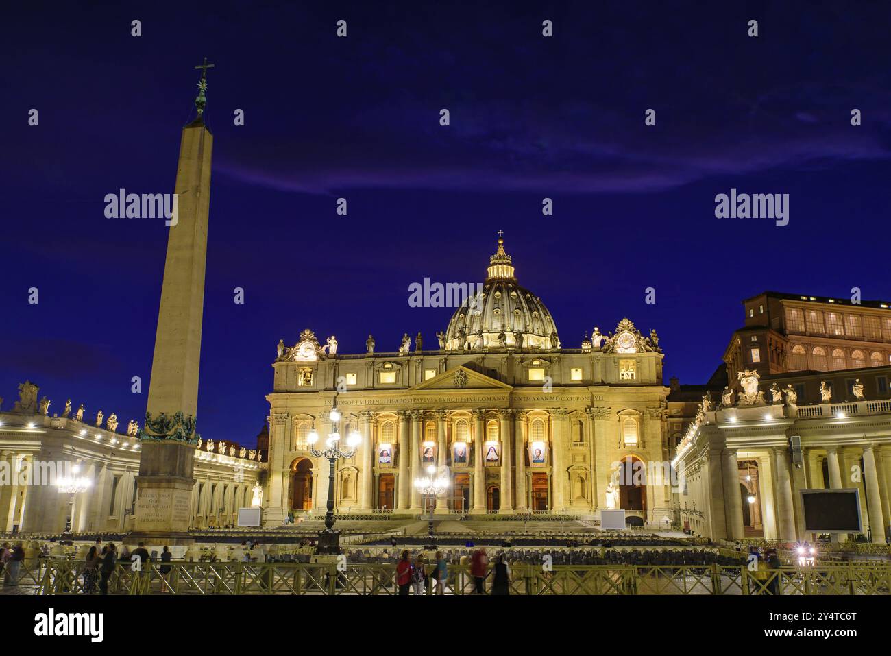 Night view of St. Peter's Basilica in Vatican City, the largest church ...