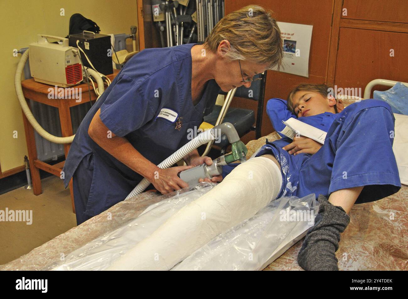 Leg cast kids hi-res stock photography and images - Alamy