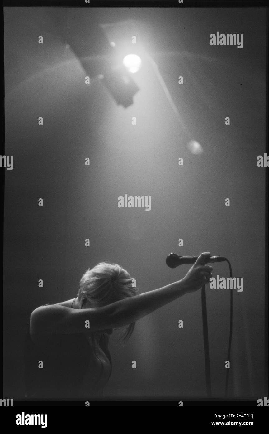 DUBSTAR, EARLY TOUR, 1996: Sarah Blackwood of indie dance duo Dubstar ...