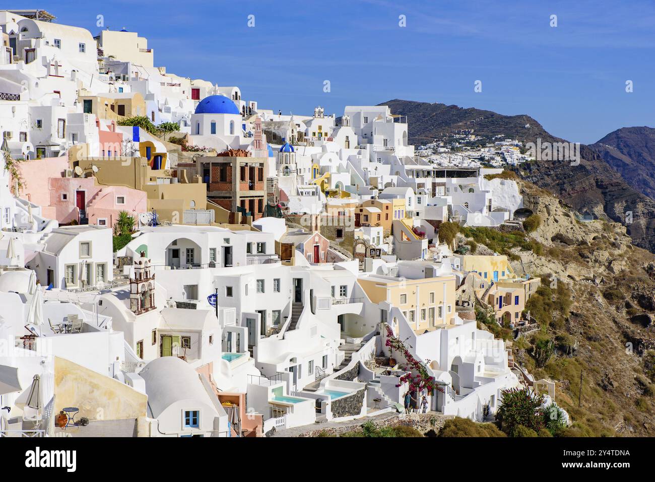 Traditional white buildings facing Aegean Sea in Oia, Santorini island ...