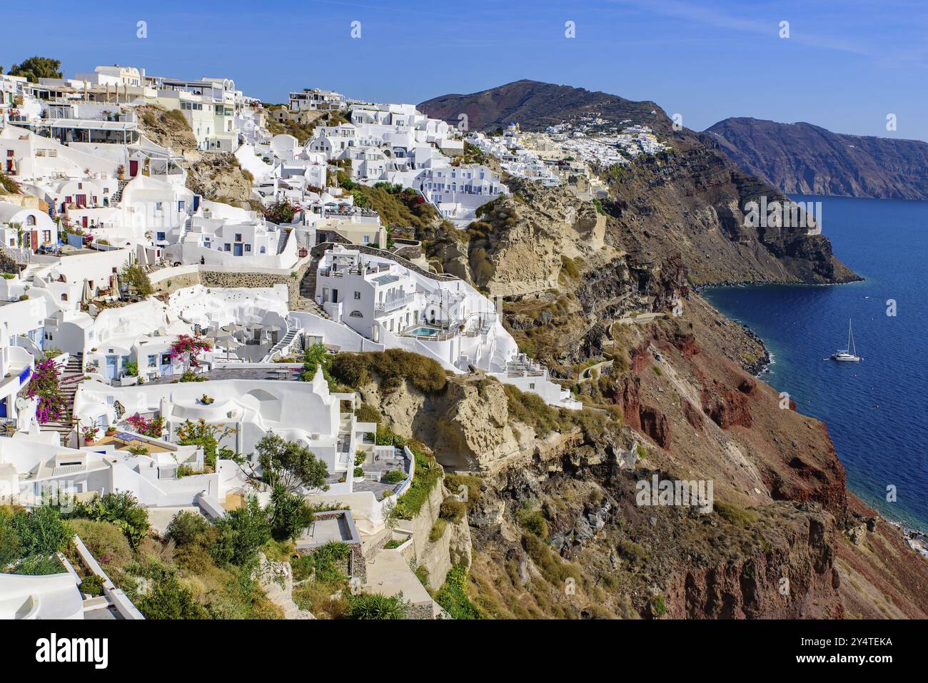 Traditional white buildings facing Aegean Sea in Oia, Santorini island ...