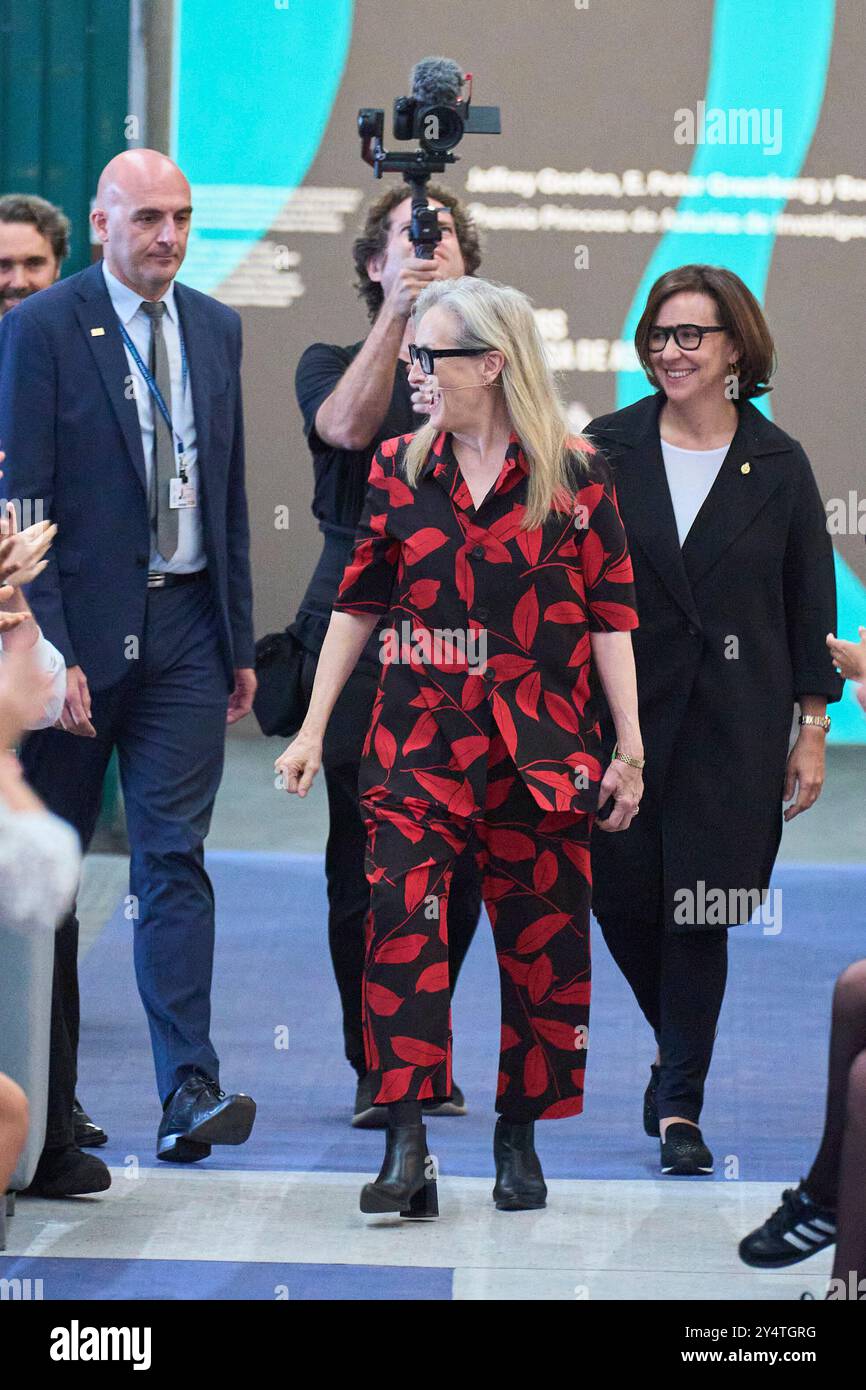 Meryl Streep attends 'Meryl's decisions', a meeting with students ...