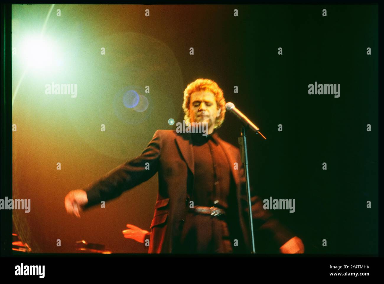 MICHAEL BALL, HOME CONCERT, 1996: Welsh singer Michael Ball at his ...
