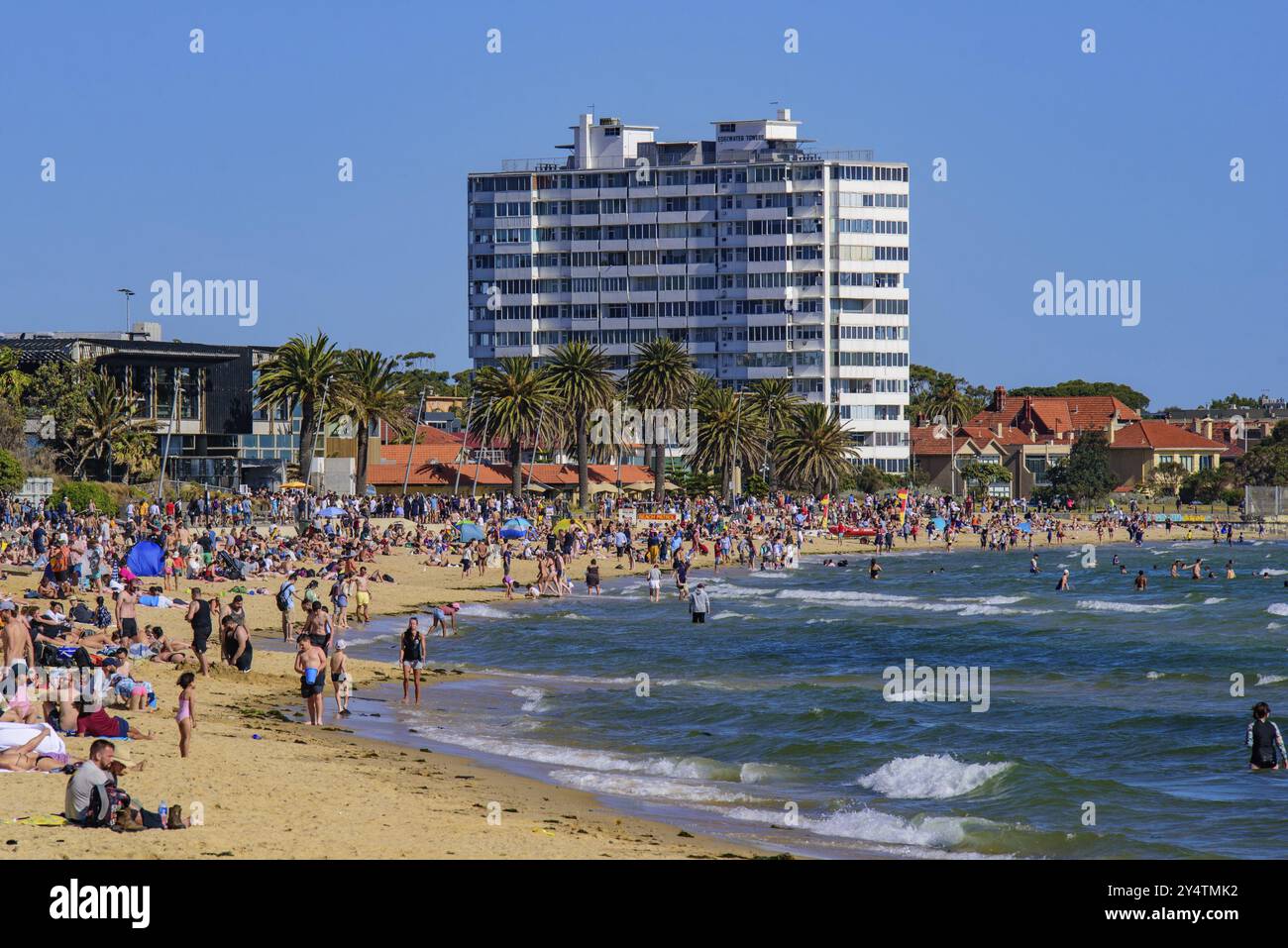 People having fun on the St Kilda beach in Melbourne, Victoria ...