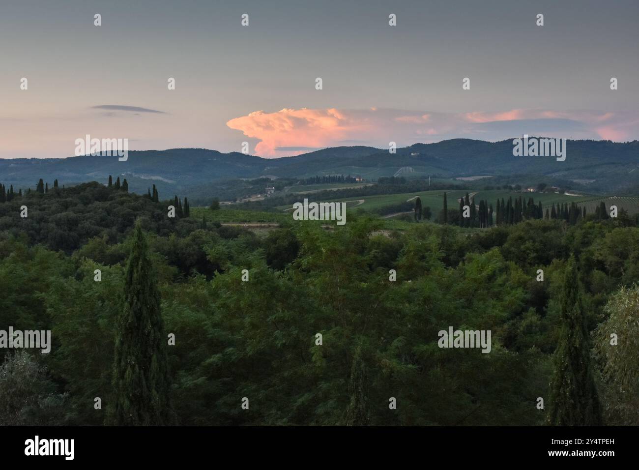 Tuscany fields landscape scenery hi-res stock photography and images ...
