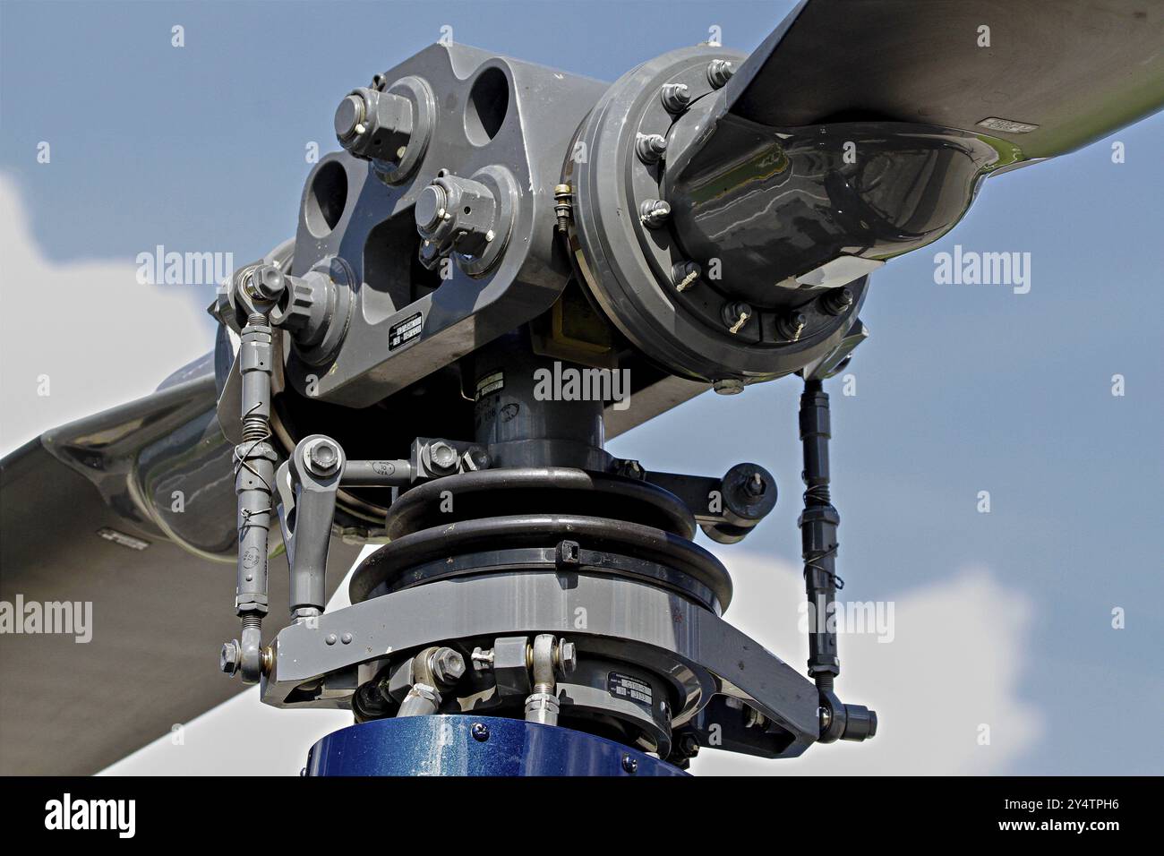 Rotor head of a helicopter Stock Photo - Alamy