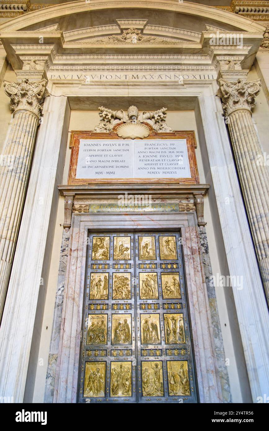 South door historical st hi-res stock photography and images - Alamy