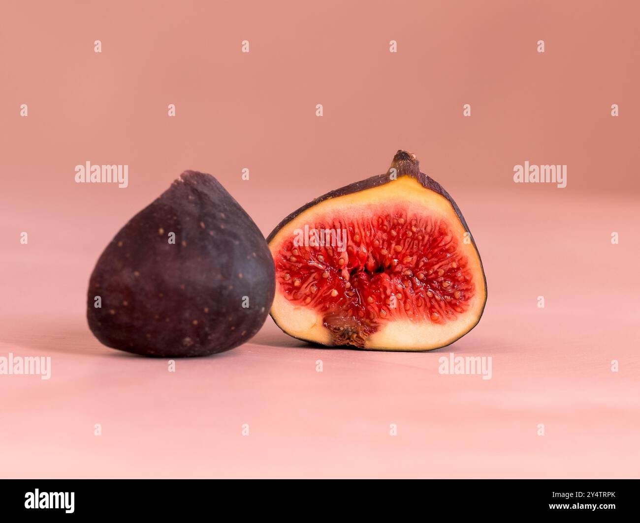 Figs are fruits with a high content of dietary fiber, B vitamins ...