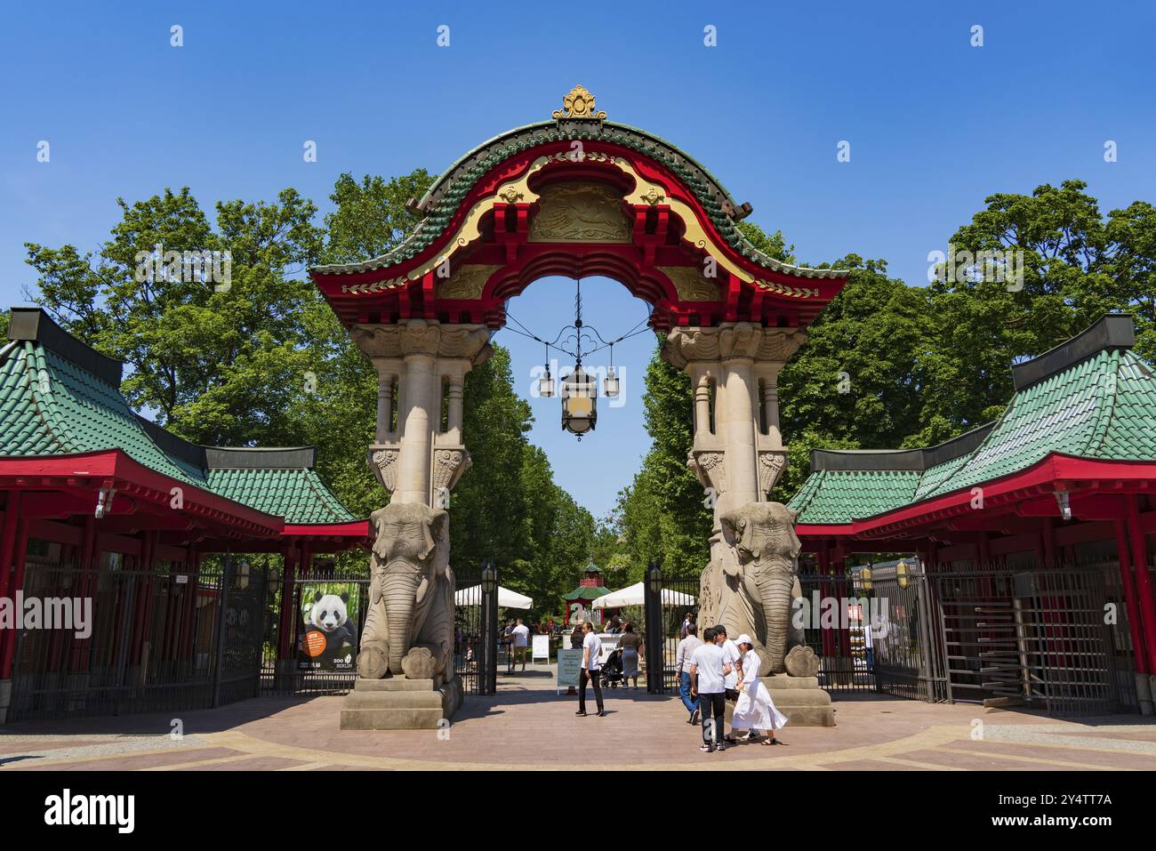 In berlin zoological garden hi-res stock photography and images - Alamy