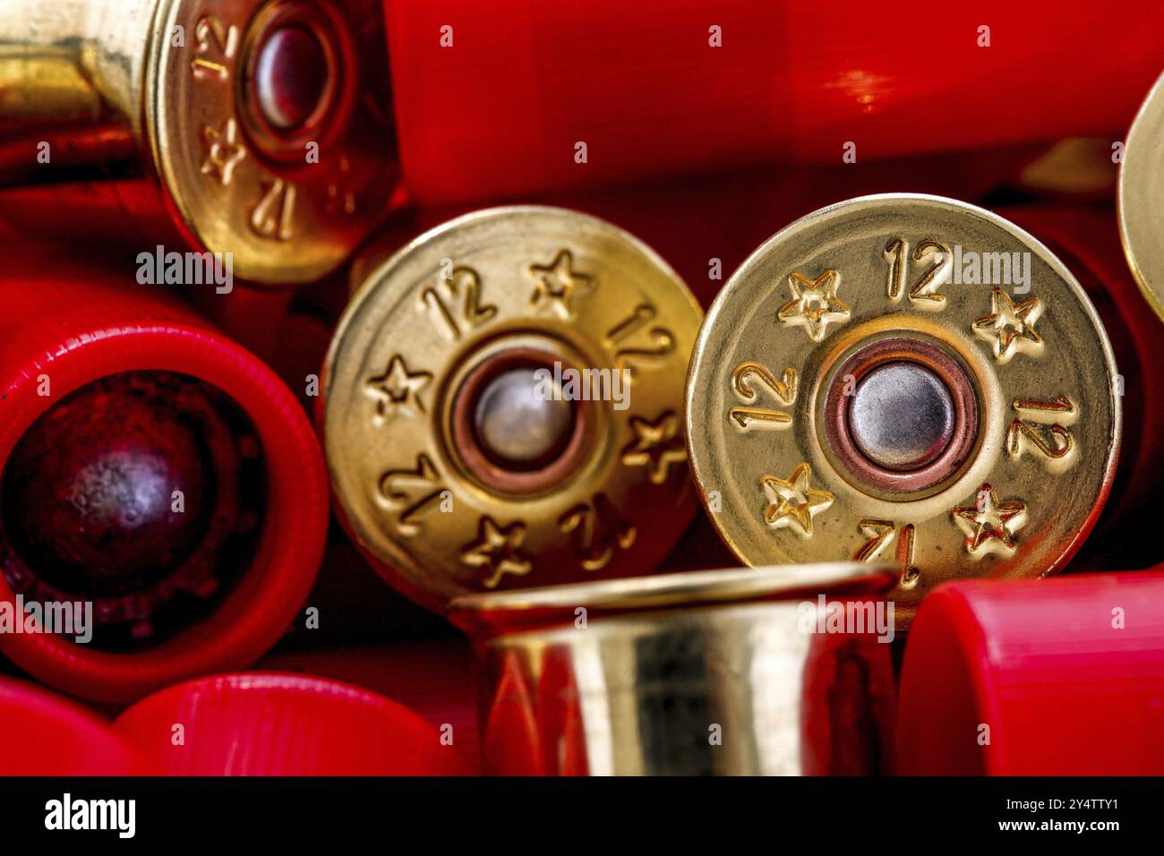 Shotgun shells Red shotgun shells Stock Photo - Alamy