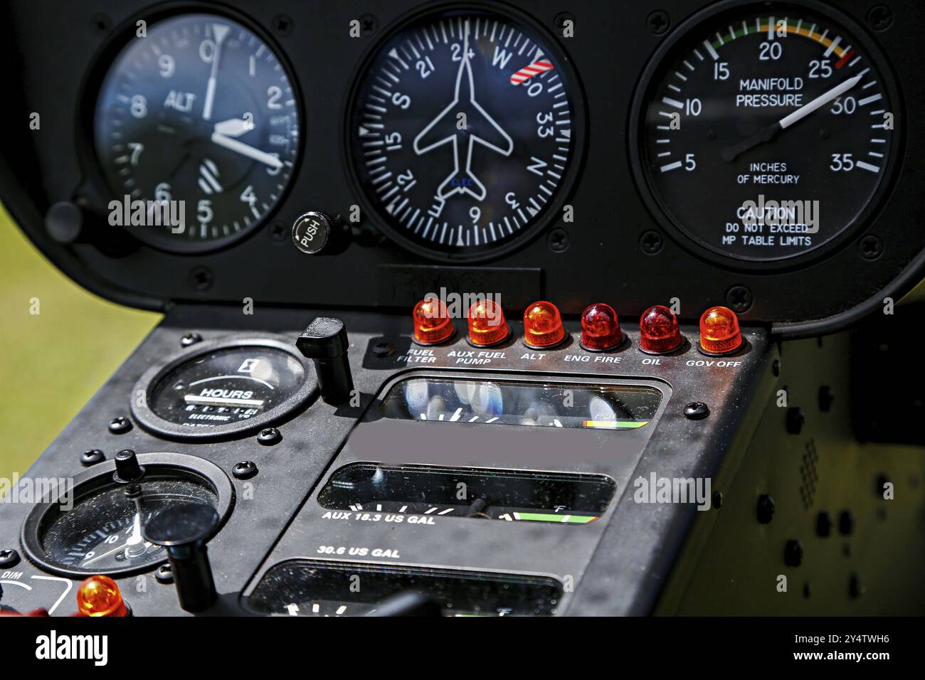 Empty airplane cockpit hi-res stock photography and images - Alamy