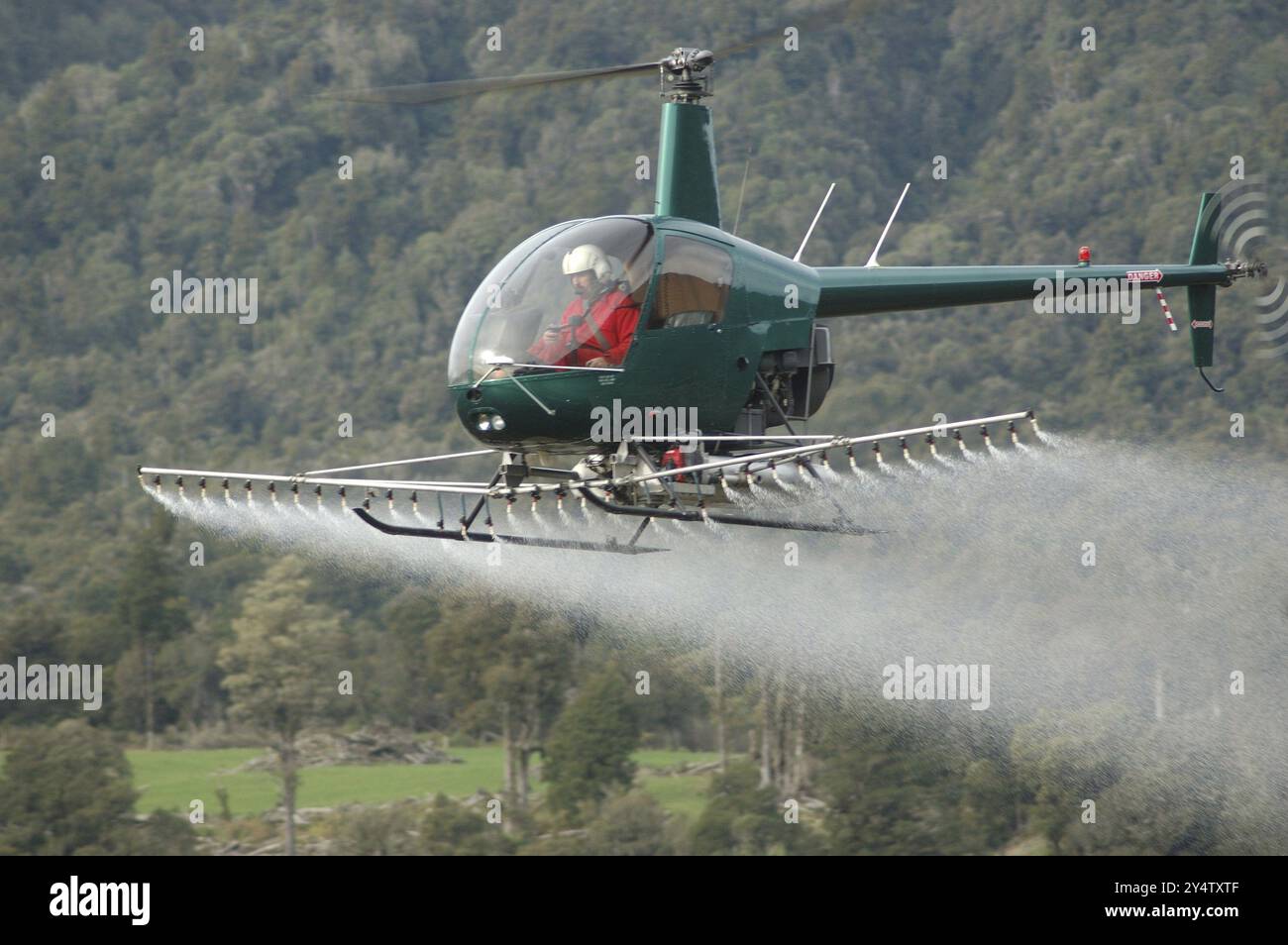 Helicopter spraying agricultural chemicals hi-res stock photography and ...