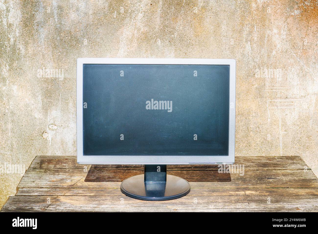 Vintage television retro computer screen hi-res stock photography and ...