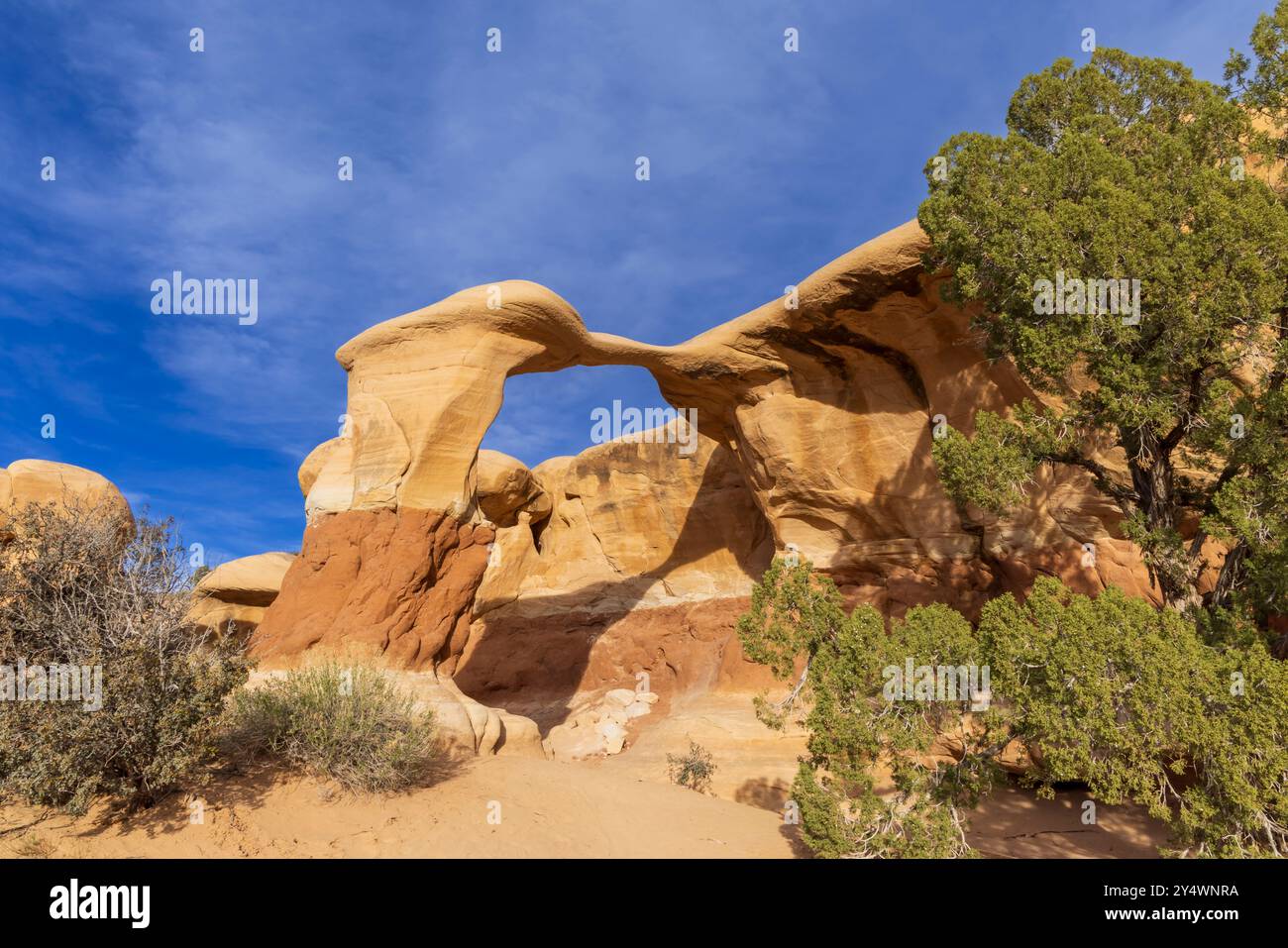 Metate Arch in Devil's Garden in Grand Staircase–Escalante National ...