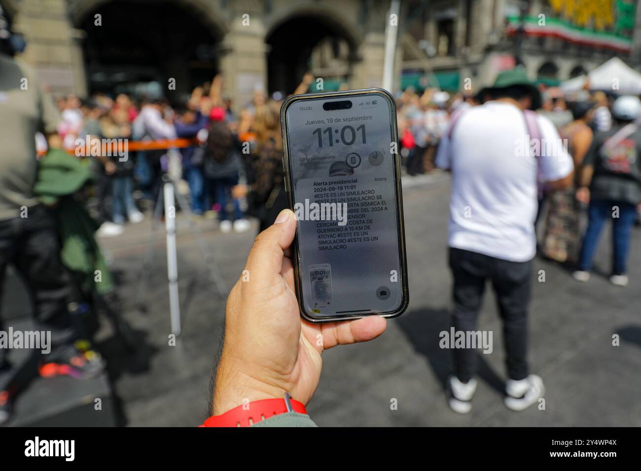 Non Exclusive: A person shows the cell phone earthquake alert during ...