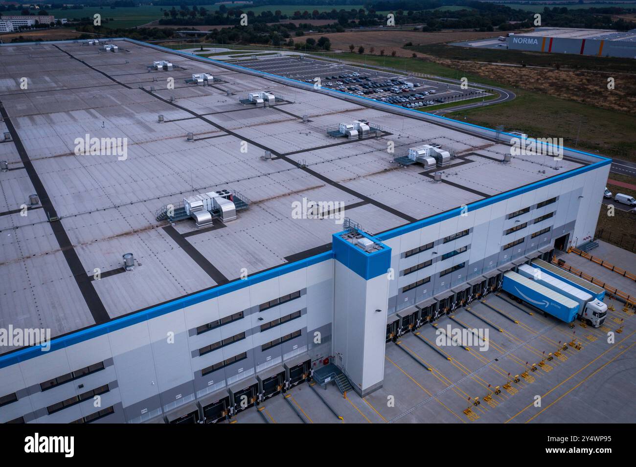 An aerial view of a new amazon warehouse hi-res stock photography and ...