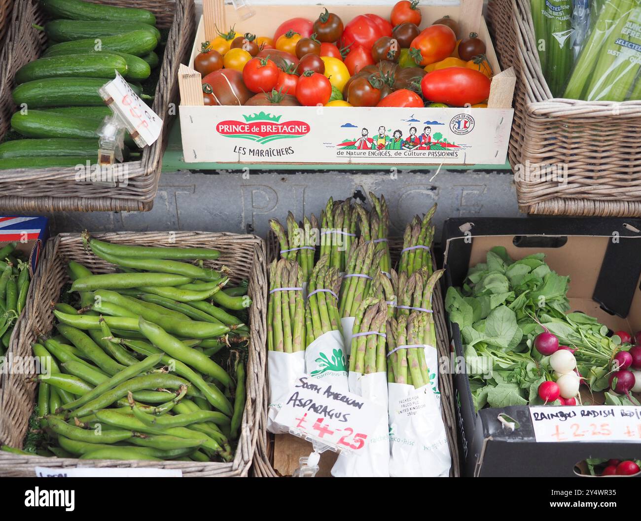 Fresh produce uk hi-res stock photography and images - Alamy