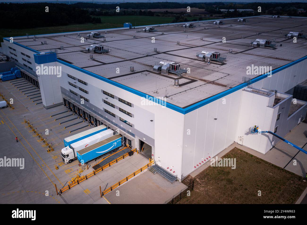 An aerial view of a new amazon warehouse hi-res stock photography and ...