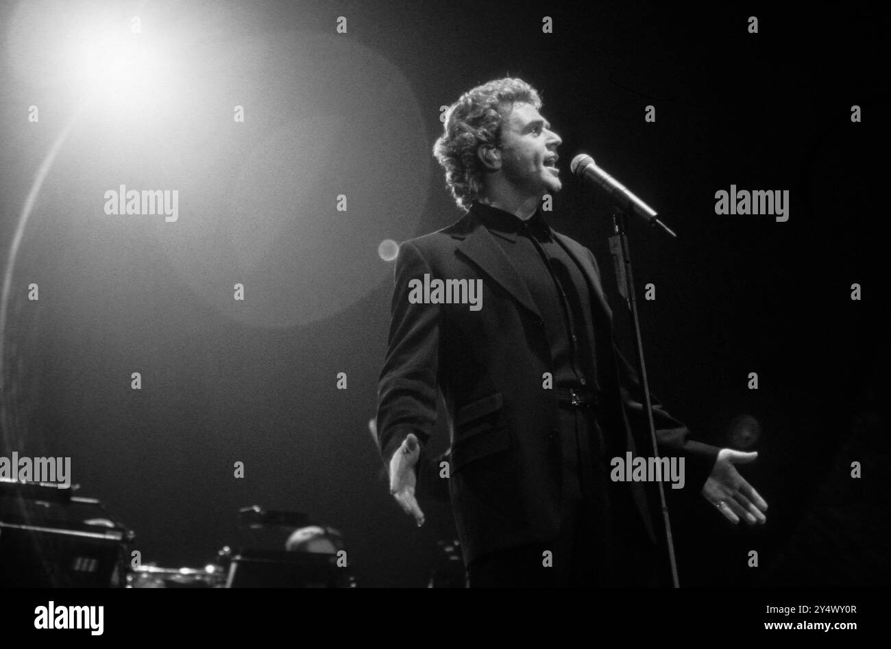 MICHAEL BALL, HOME CONCERT, 1996: Welsh singer Michael Ball at his ...